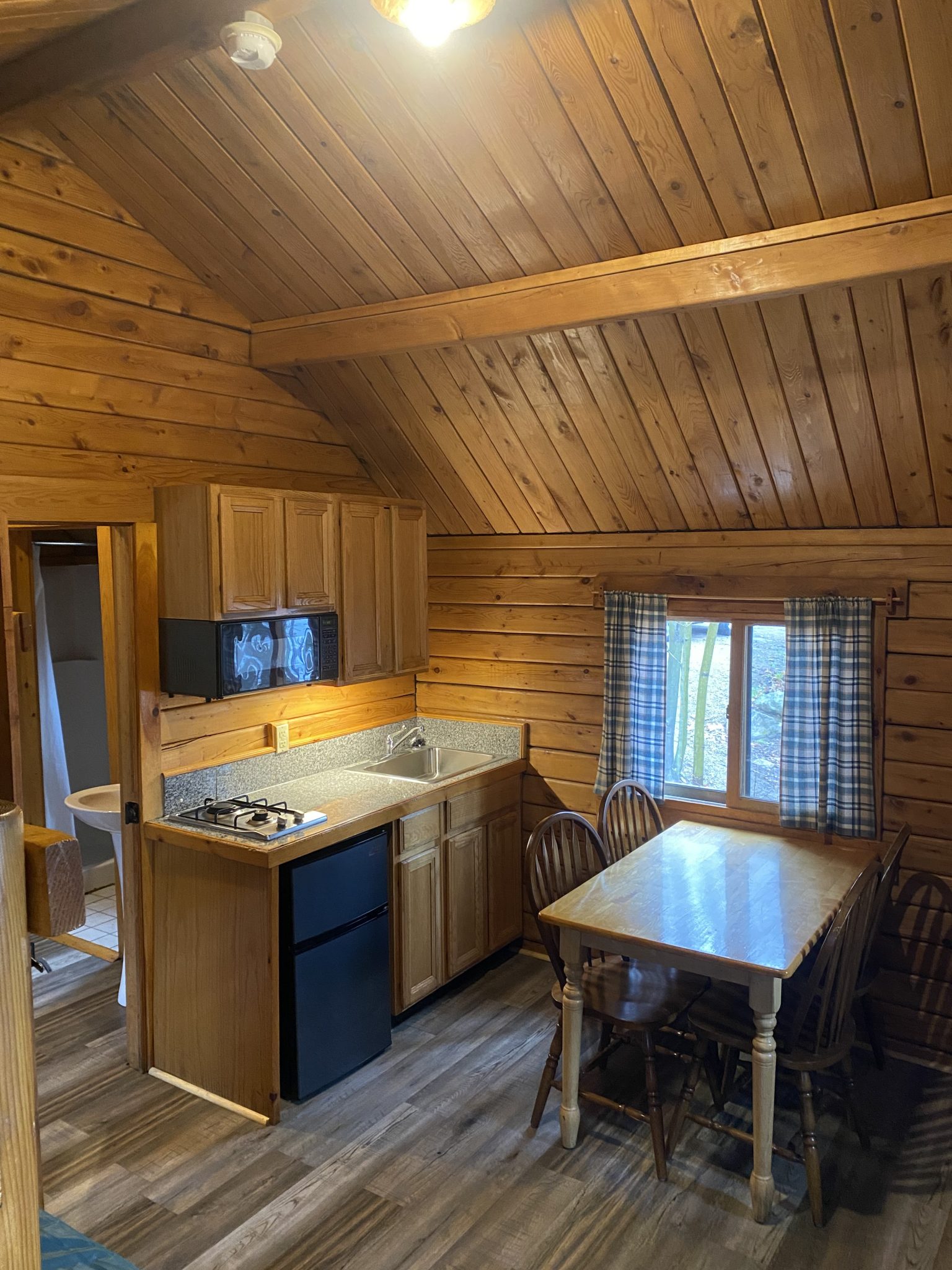 Deluxe Lakeview Camping Cottages - Old Forge Camping